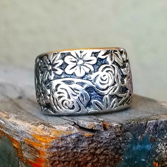 Silpada | Jewelry | Silpada Sterling Silver Floral Engraved Ring | Poshmark